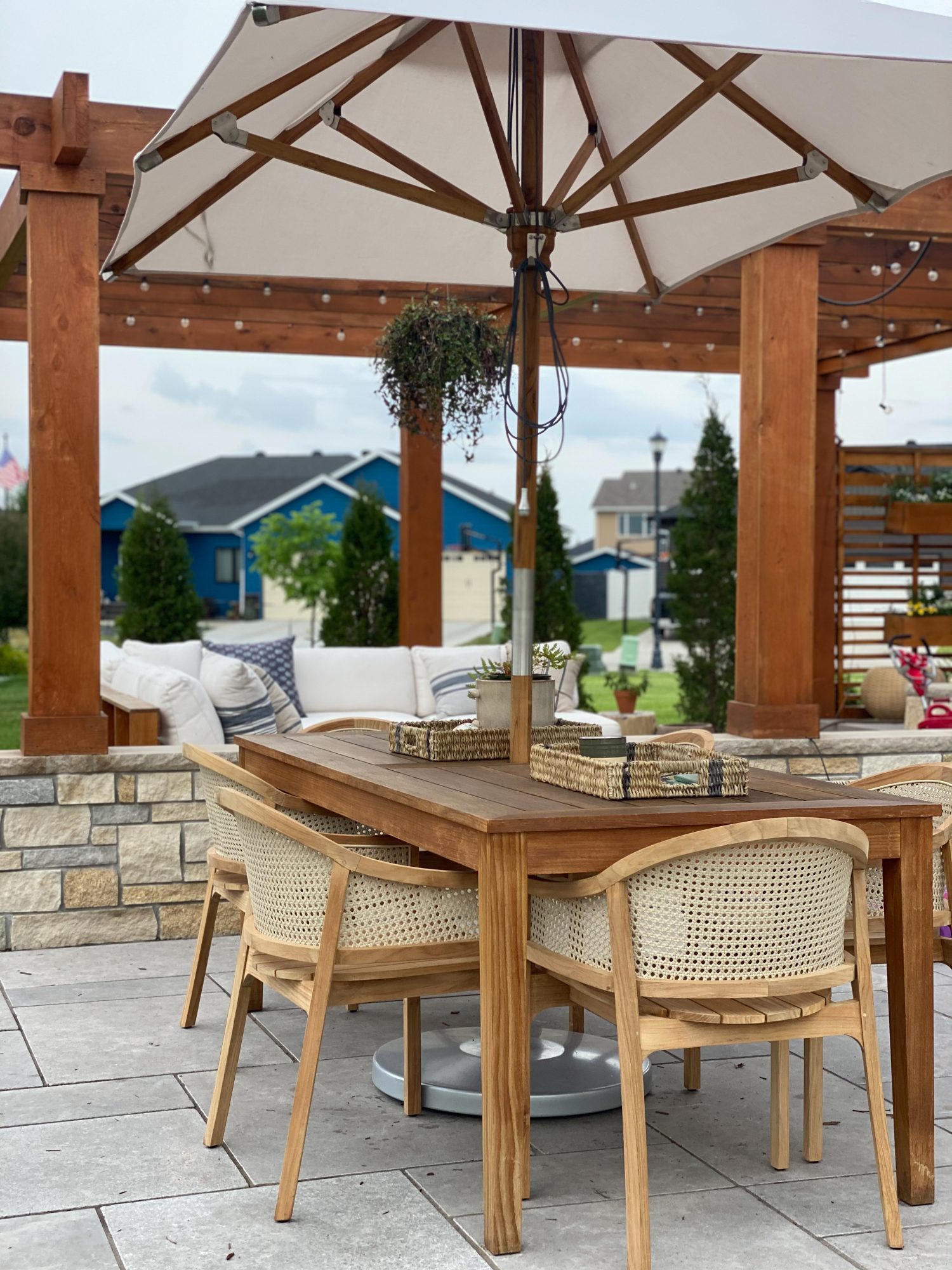 Outdoor Dining - Pretty Domesticated