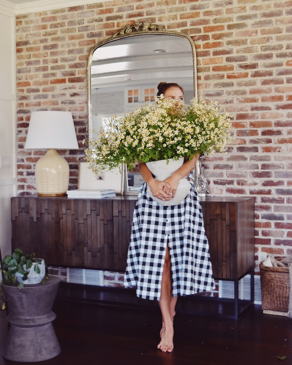 How to Create Simple Flower Arrangements - Pretty Domesticated