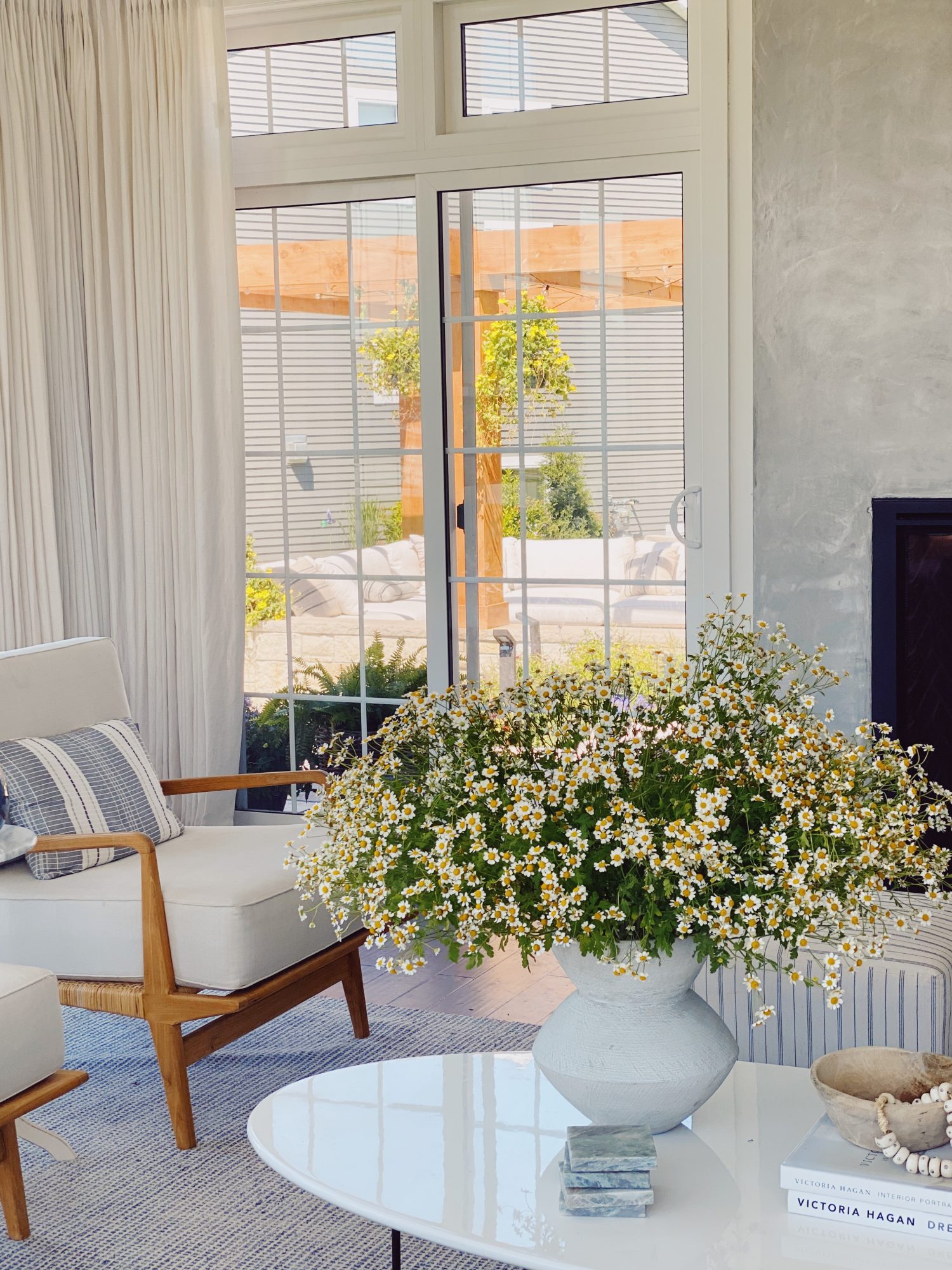 How to Create Simple Flower Arrangements - Pretty Domesticated