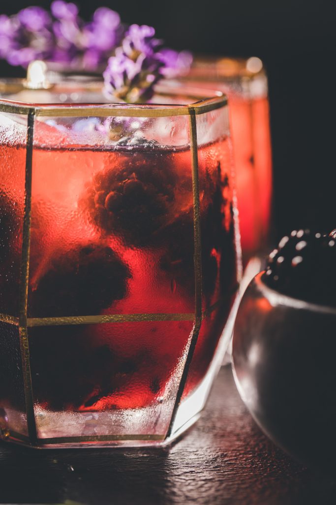 How to Make a Bramble Cocktail - Pretty Domesticated