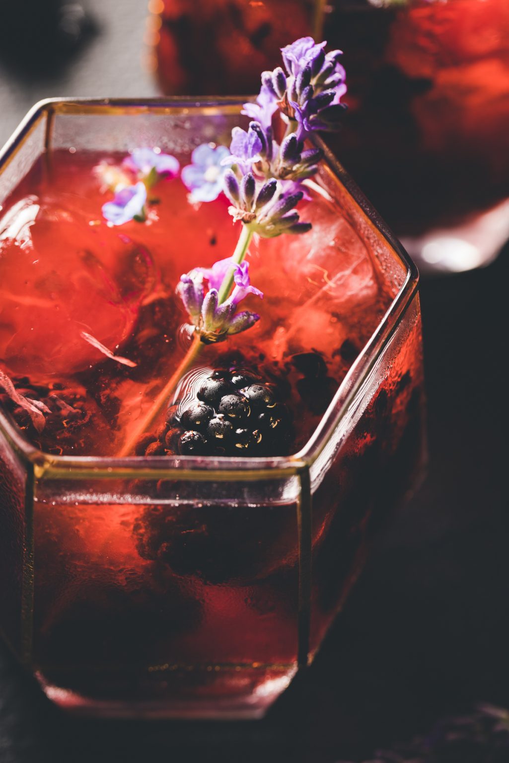 How to Make a Bramble Cocktail - Pretty Domesticated