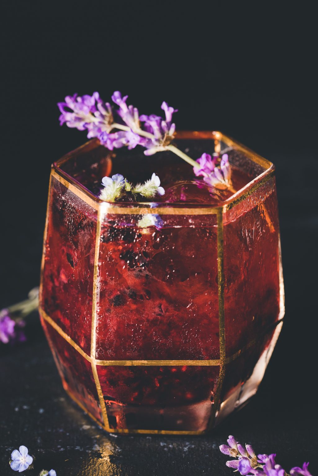 How to Make a Bramble Cocktail - Pretty Domesticated