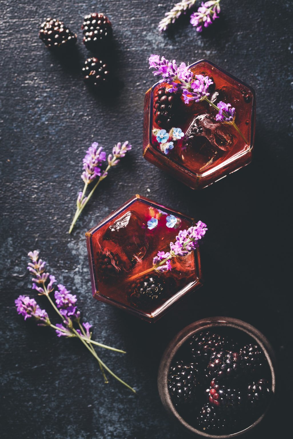 How to Make a Bramble Cocktail - Pretty Domesticated