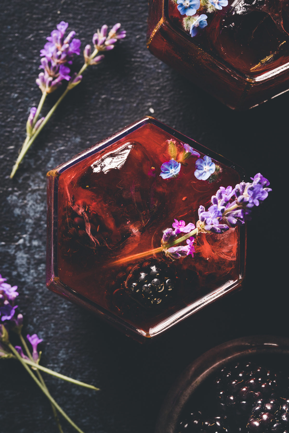 How to Make a Bramble Cocktail - Pretty Domesticated