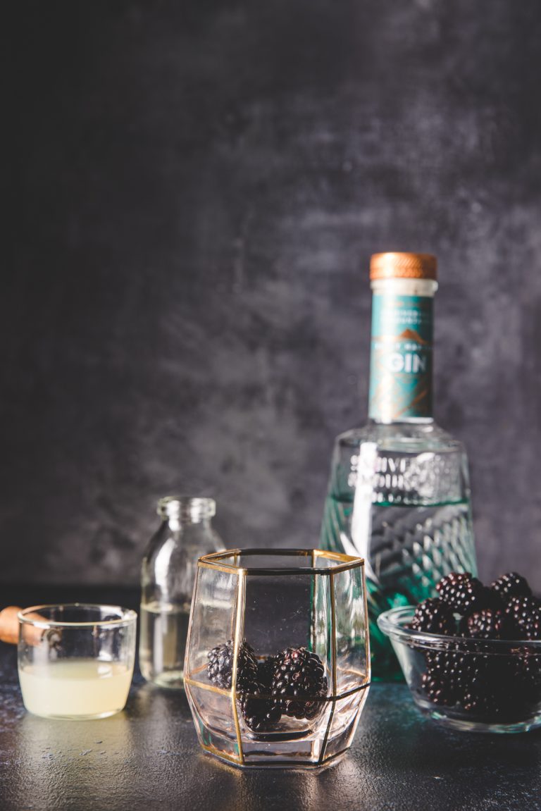 How to Make a Bramble Cocktail - Pretty Domesticated