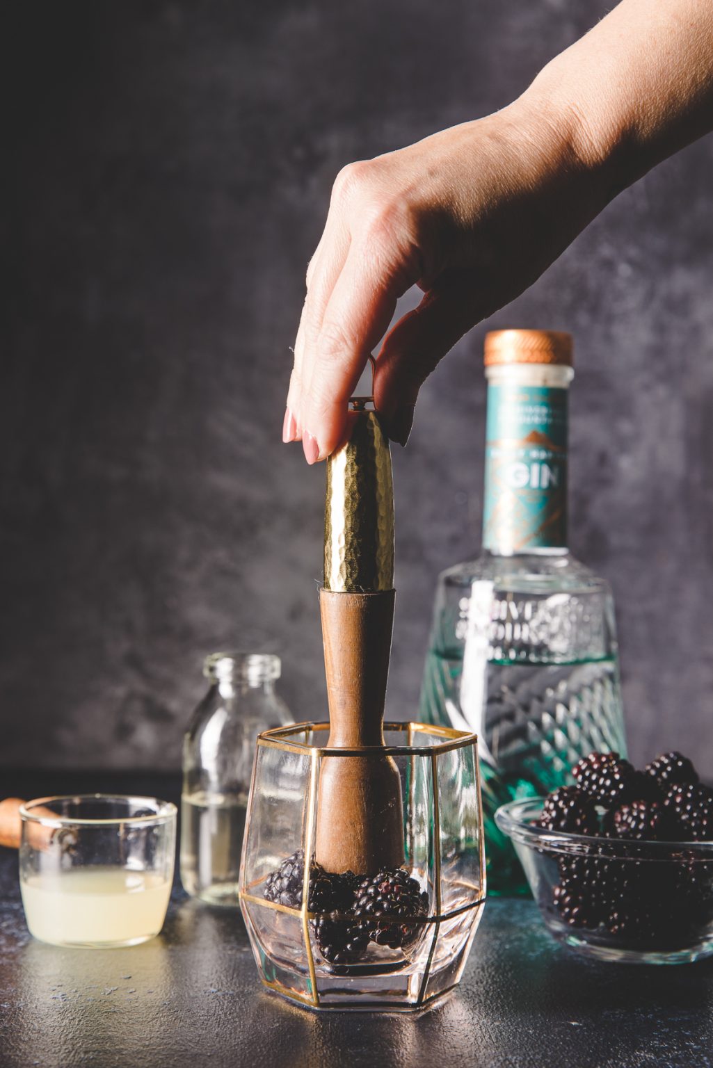 How to Make a Bramble Cocktail - Pretty Domesticated