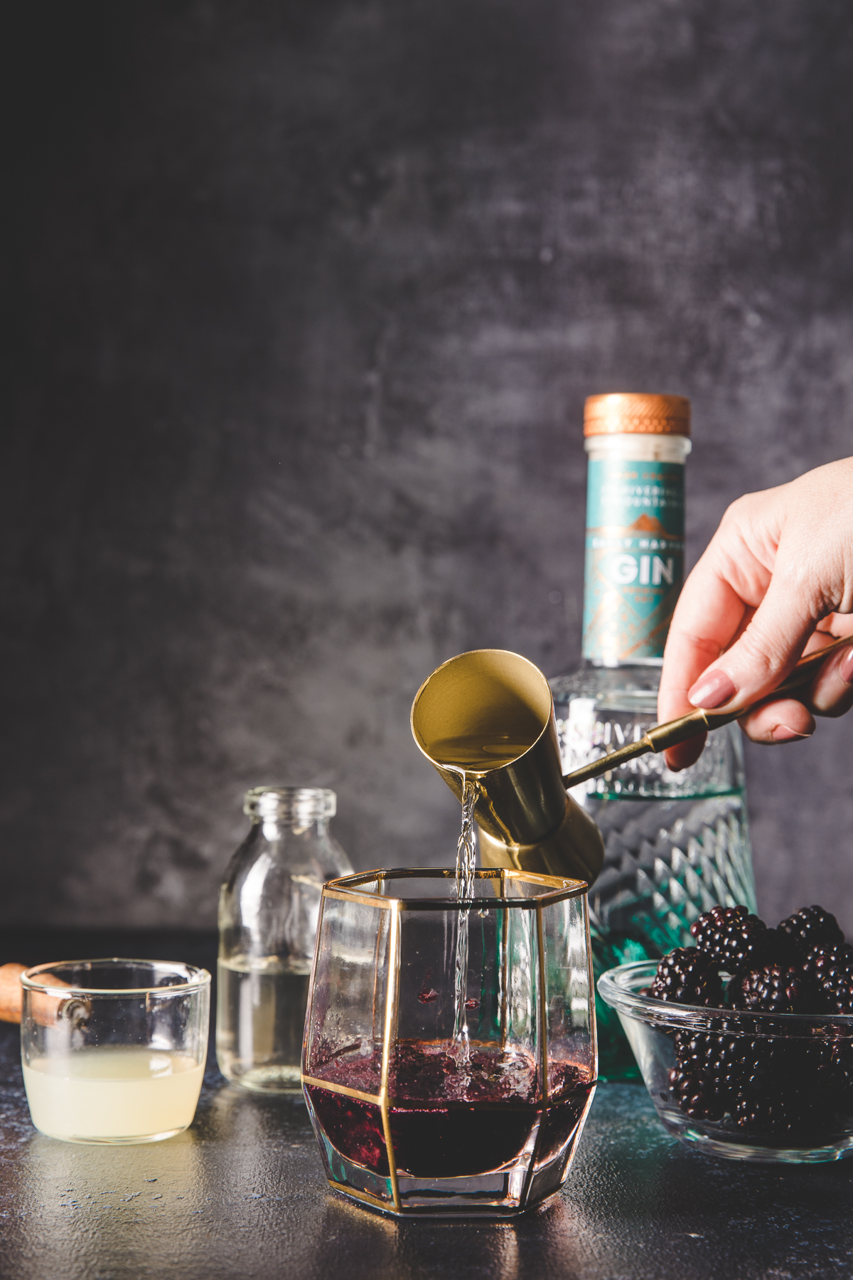 How to Make a Bramble Cocktail - Pretty Domesticated